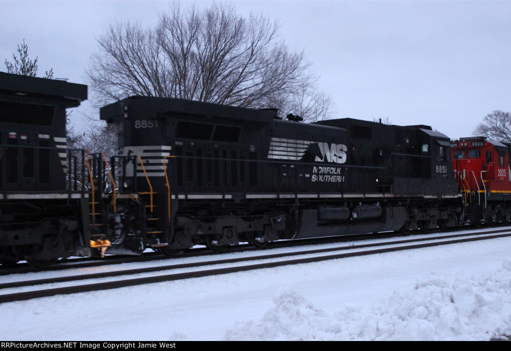 NS 8851